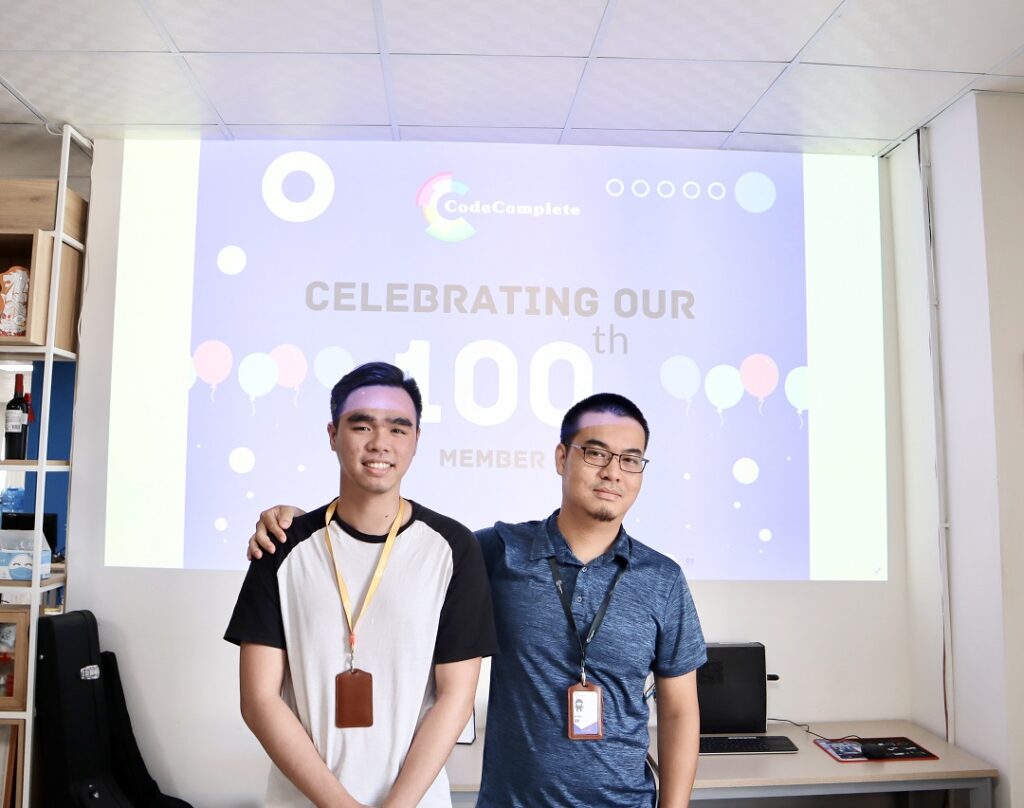 CodeComplete reached 100 members in Viet Nam! - CodeComplete