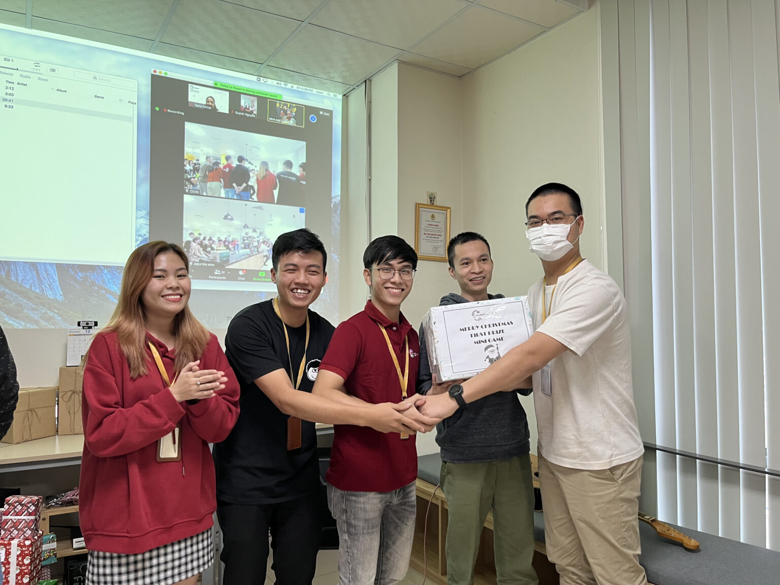 CHRISTMAS IN CodeComplete 2021 - CodeComplete