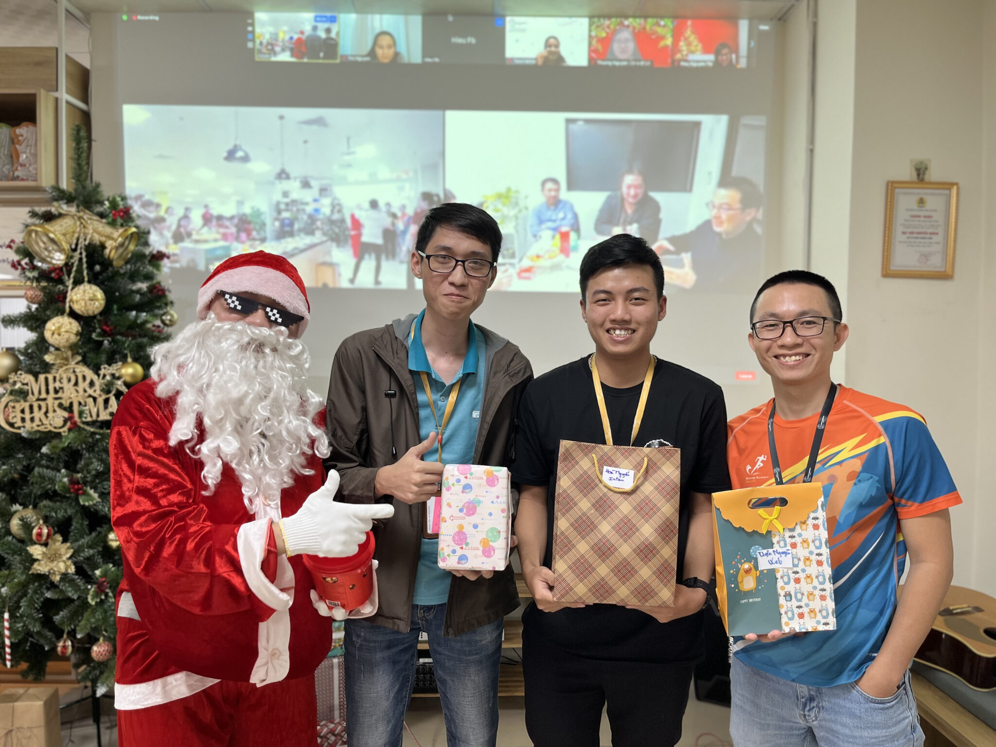 CHRISTMAS IN CodeComplete 2021 - CodeComplete